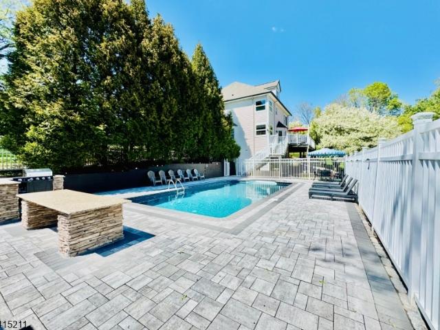 10 Mountain View Dr, Wantage, NJ 07461 | MLS #4012