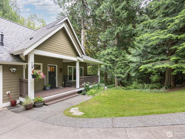 10 Mountain Ash Court