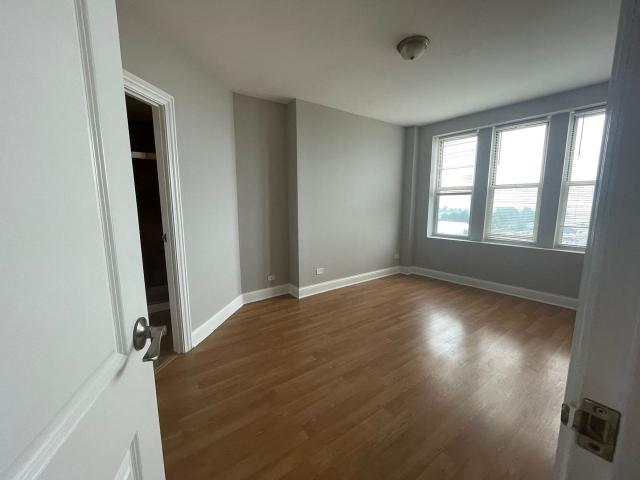 10 N Sheridan Rd. 2 Bedroom Apartment for Rent at 10 N Sheridan Rd, Waukegan, IL 60085