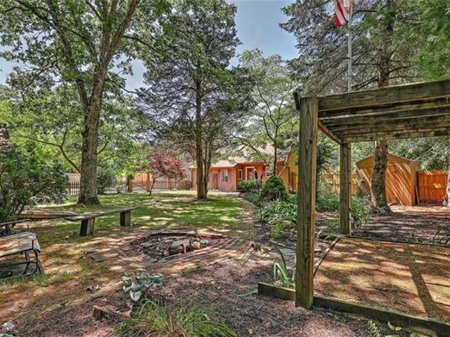 10 Narrow Ln, Charlestown, RI 02813