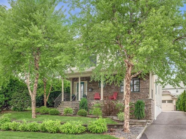 10 Nautilus Pl, New Rochelle, NY 10805
