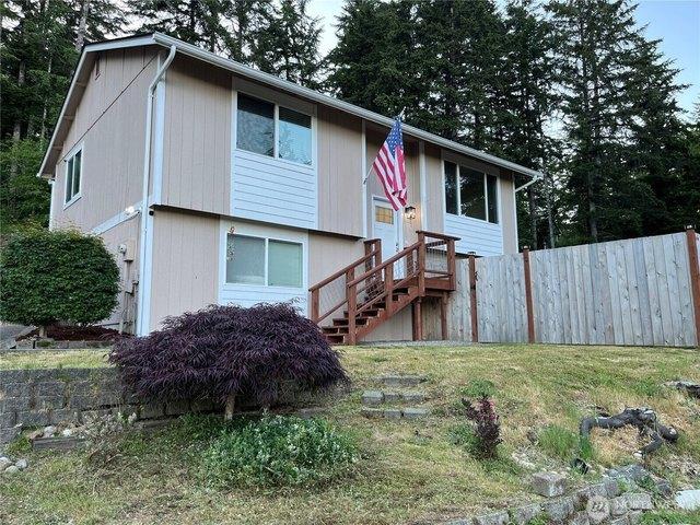 10 NE Anchor Ct, Belfair, WA 98528