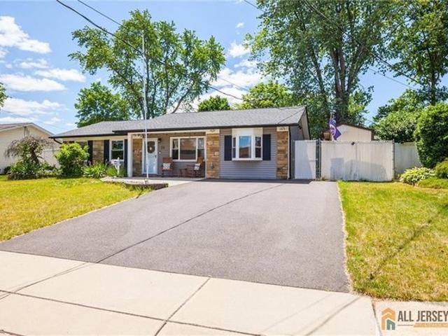 10 Norwood Ave, Monroe, NJ 08831
