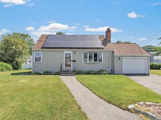 10 Norman Cir, Milford, CT 06460