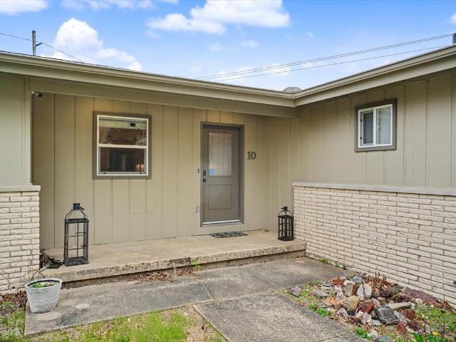10 O Connor Ct, Champaign, IL 61821 | MLS #12610 | Compass