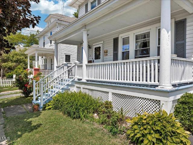 10 Oakwood Boulevard