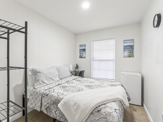 10% OFF PROMO * Beautiful home in quiet & convenient Tampa neighborhood. Additional Occupant Allowed in Master Suite