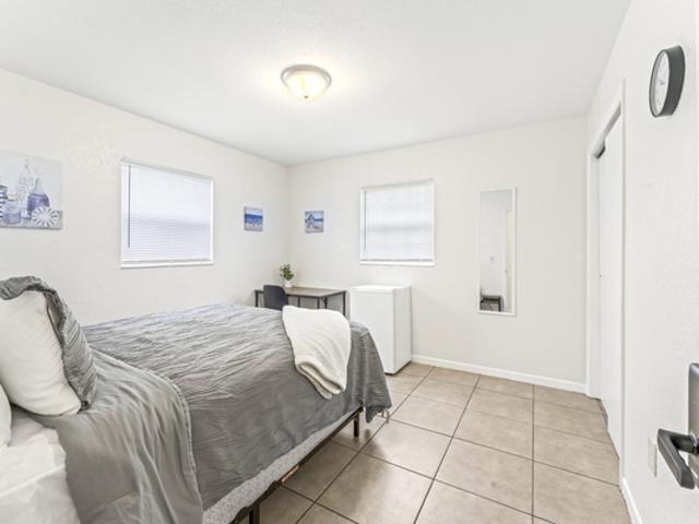 10% OFF PROMO * Beautiful home in quiet & convenient Tampa neighborhood. Additional Occupant Allowed in Master Suite