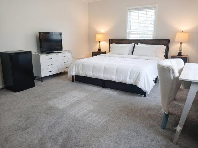 10% off rent for the first 6 weeks_Oversized room