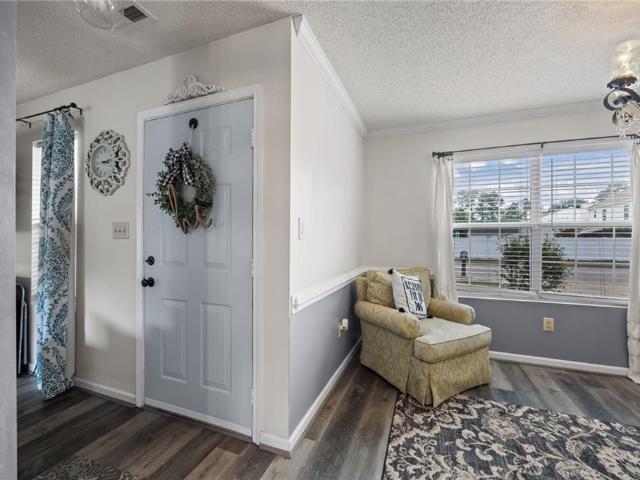 10 Old Pond CT