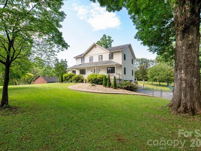 10 Old Turnpike Rd, Mills River, NC 28759