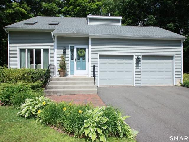 10 Old Village Ln, Farmington, CT 06085