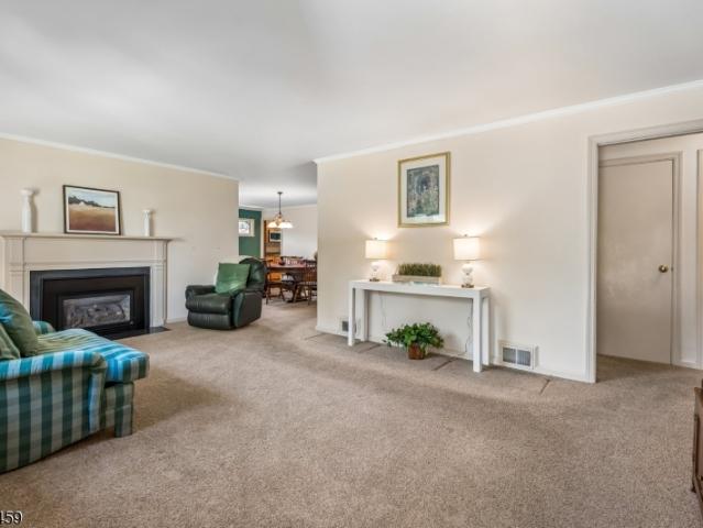 10 Overhill Dr