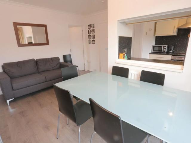 10 Panama House – Room 4