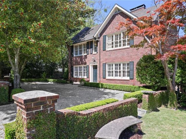 10 Palisades Road NE