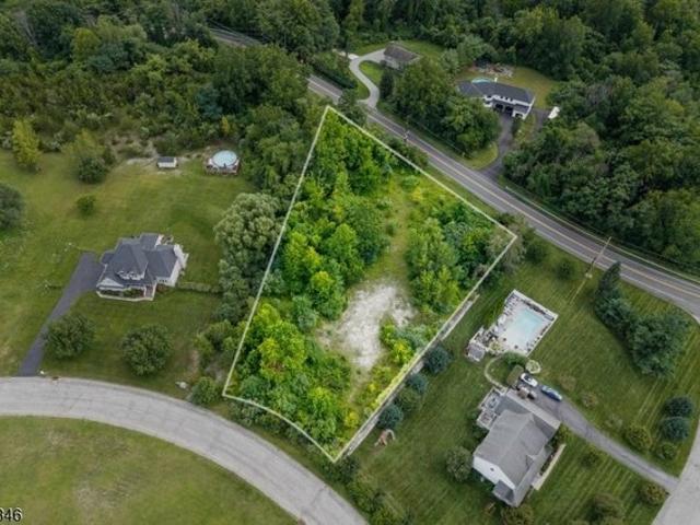 10 Palomino Trl, Vernon, NJ 07462