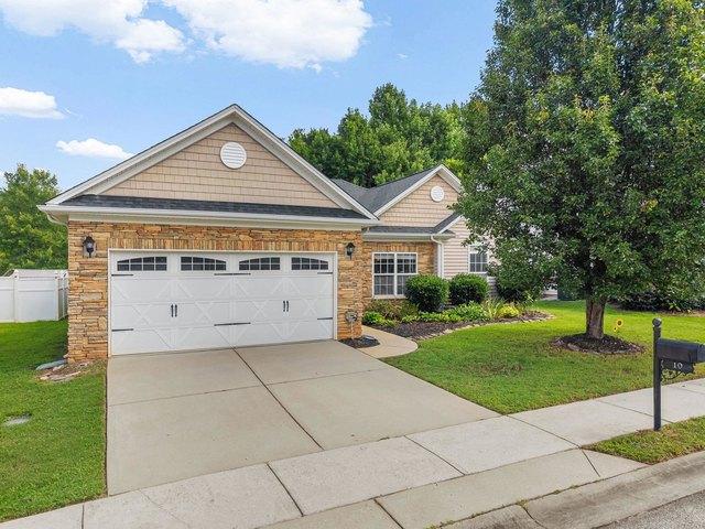 10 Paranor Dr, Simpsonville, SC 29681
