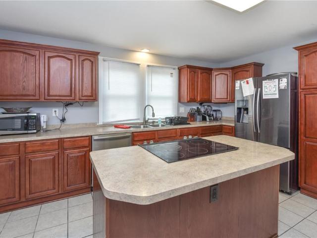 10 Parkside PL