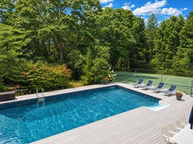 10 Peacock Path, East Quogue, NY 11942