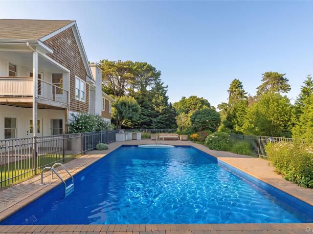 10 Peconic View Court