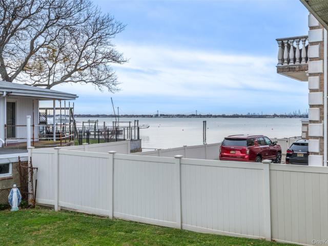 10 Pell Place