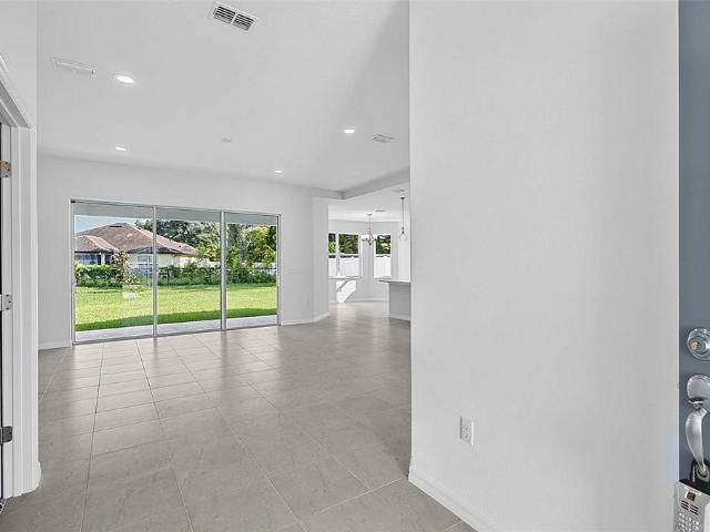 10 Persimmon Dr, Palm Coast, FL 32164 | MLS #FC317543