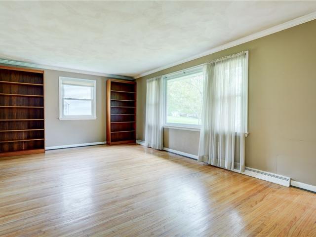 10 Pine Hill Drive
