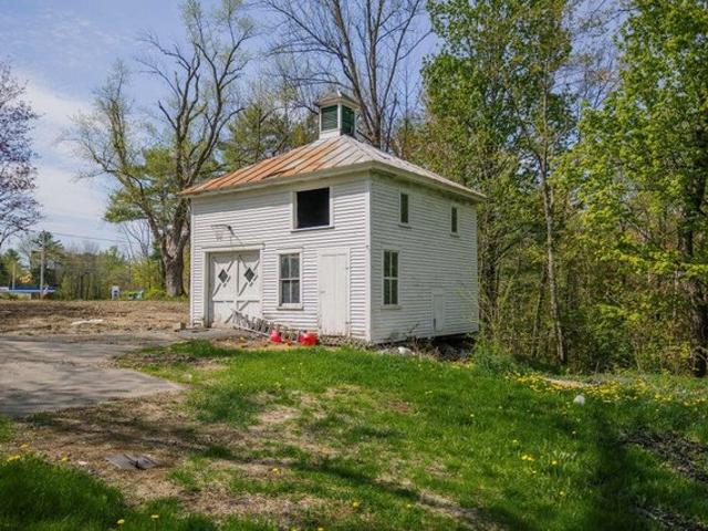 10 Pine St, Wilton, ME 04294