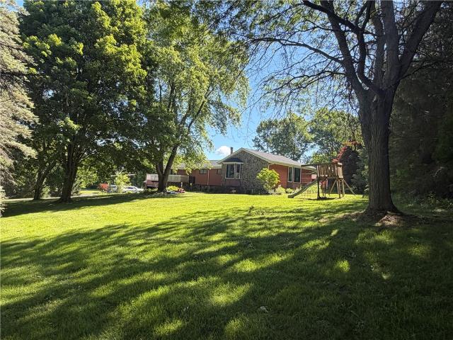 10 Pine Tree Circle