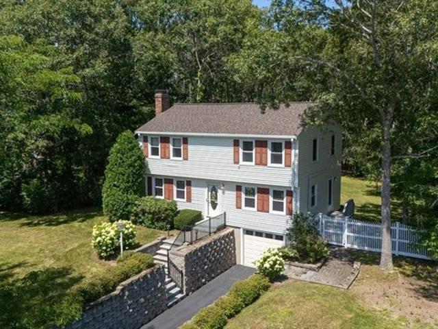 10 Pinehurst Dr, Bourne, MA 02532