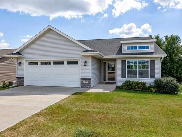 10 Pinnacle Ln, Tiffin, IA 52340