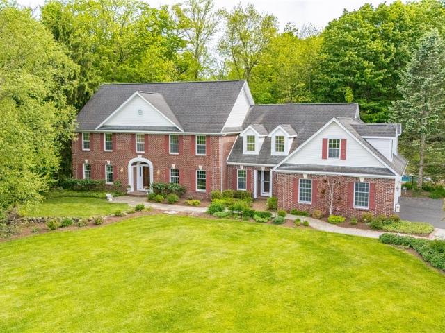 10 Ponds Edge Way