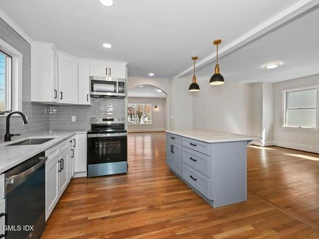 10 Prospect St W, Greenwich, CT 06830