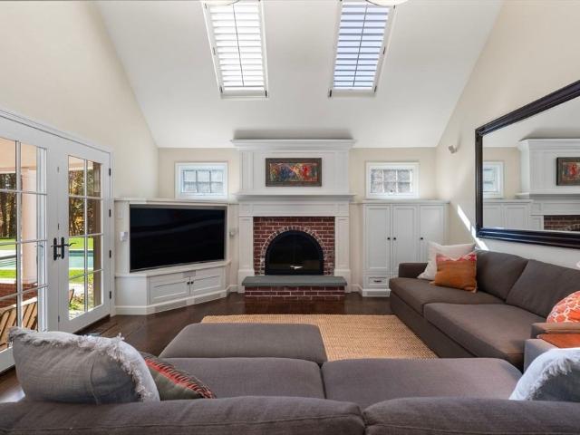 10 Queen Anne Rd, Hopkinton, US, MA
