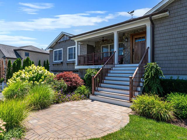 10 Raeburn Court