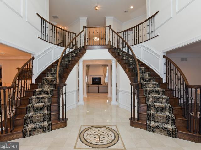 10 Raker Ct, Hillsborough, NJ 08844 | MLS #NJSO2005