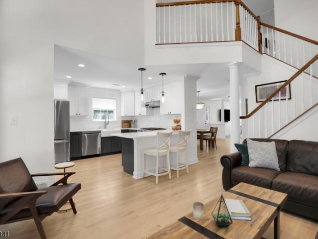 10 Raleigh Ct