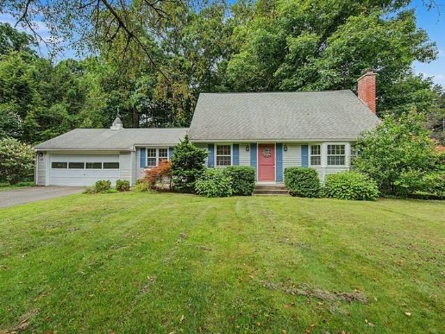 10 Raymond Dr, Wilbraham, MA 01095