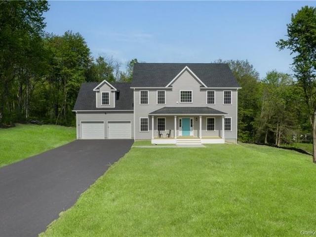 10 Red Oaks Mill Rd, Poughkeepsie, NY 12603