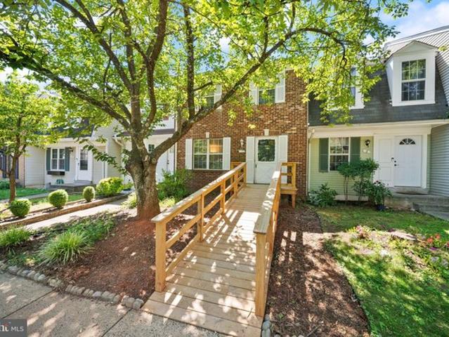 10 Redlin Ct, Sterling, VA 20165