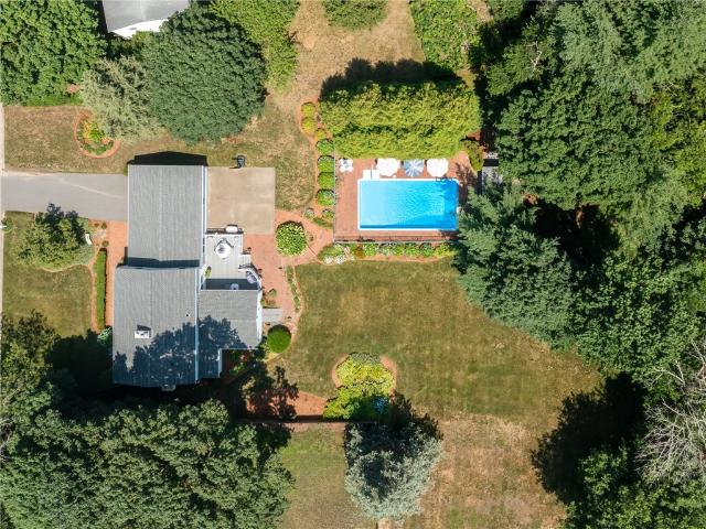10 Ridgefield Drive