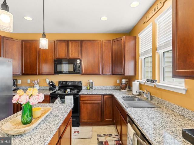 10 Riparian Lane