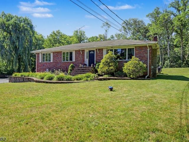 10 Rita Ln