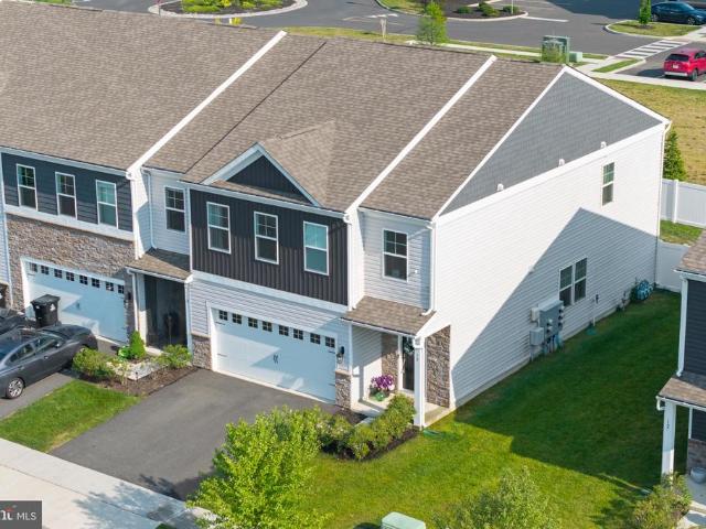 10 Roberta Way
