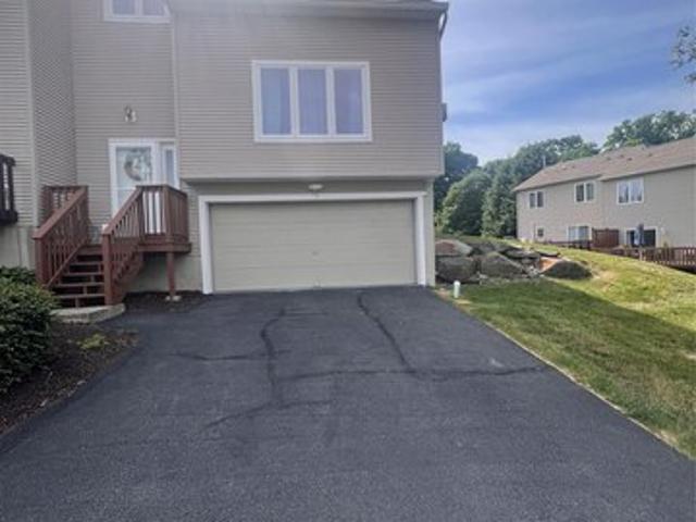 10 Rockridge Dr, Highland Mills, NY 10930