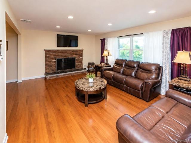 10 Roe Circle