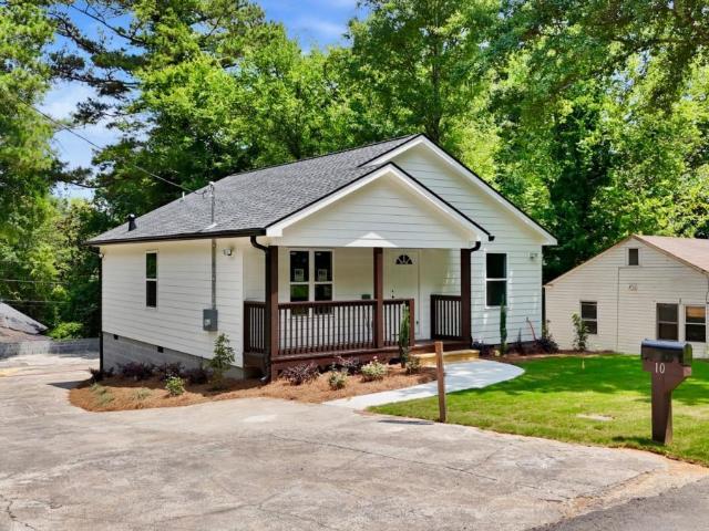 10 Roseway Circle NE