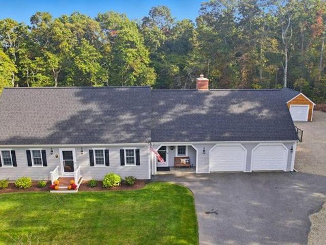 10 Royal Cir, Sandwich, MA 02563