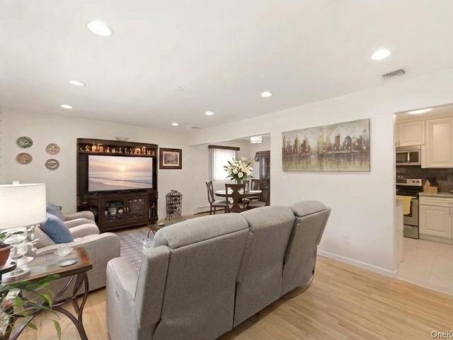 10 S Merrick Road