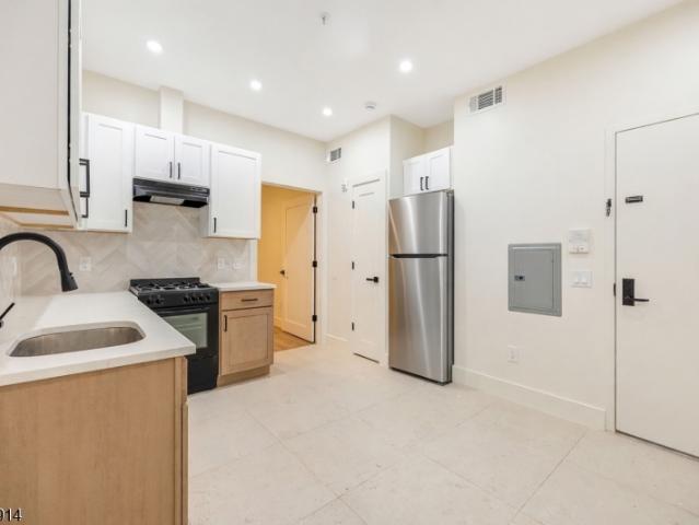 10 School St # 4